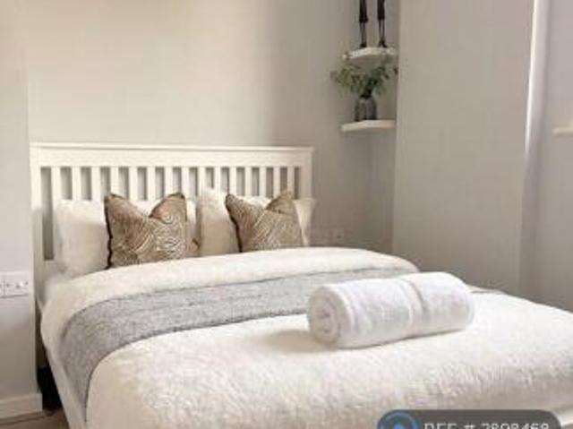 1 bedroom flat for rent in The Junction, Slough, SL2