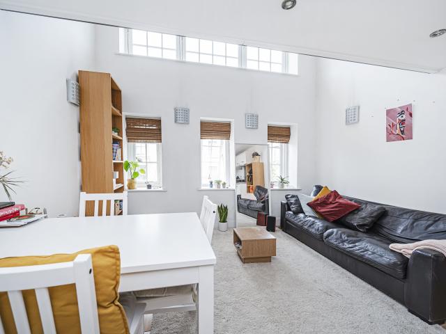 1 Bedroom Flat for Rent in The School House | Foxtons