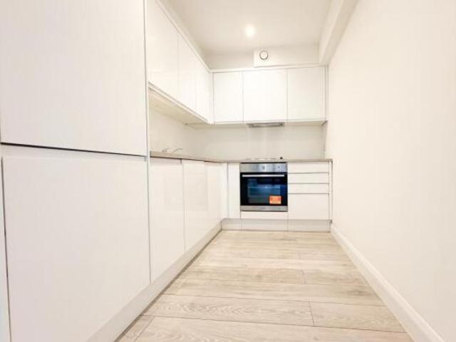 1 bedroom flat for rent in The Parade, Watford, WD17
