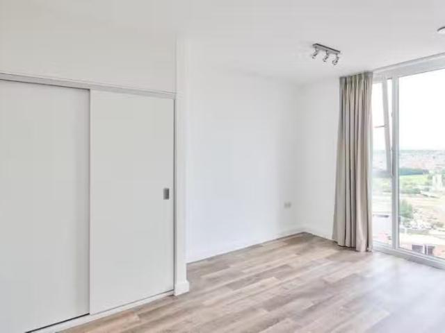1 bedroom flat for rent in The Wullcomb, 93 Highcross Street.