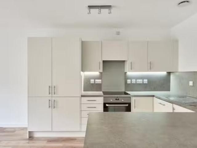 1 bedroom flat for rent in The Wullcomb, 93 Highcross Street.