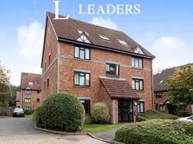 1 bedroom flat for rent in Tintagel Way, Woking, GU22