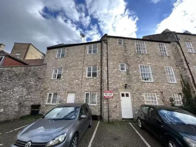 1 bedroom flat for rent in Tipcote House, Tipcote Hill, Shepto.