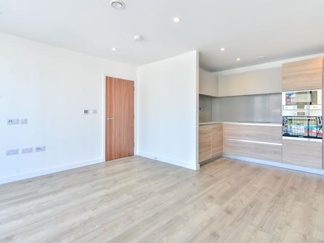 1 Bedroom Flat for Rent in Tooting High Street | Foxtons