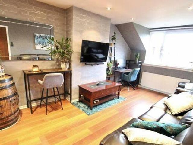 1 Bedroom Flat For Rent In Top Floor