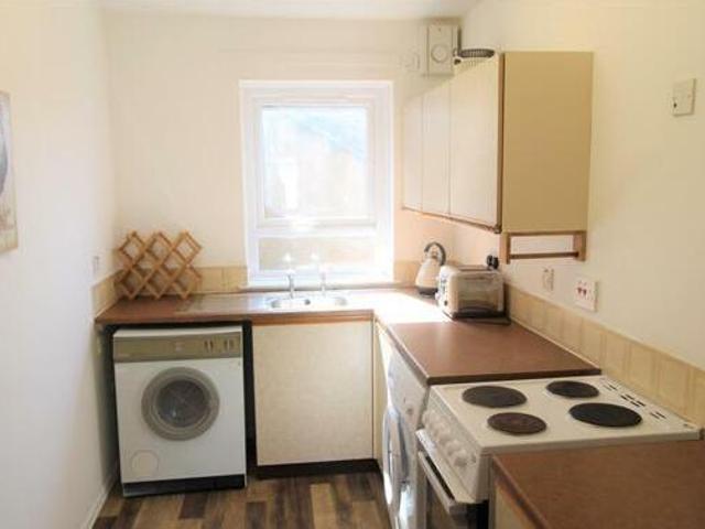 1 Bedroom Flat For Rent In Top Floor
