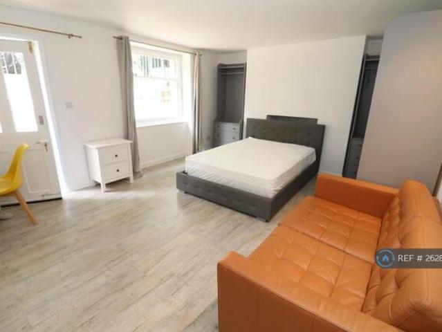 1 bedroom flat for rent in Tredegar Square, London, E3