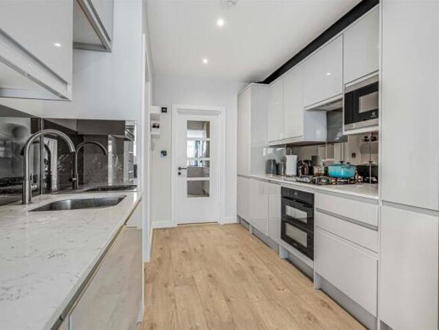1 bedroom flat for rent in Treen Avenue, Barnes, SW13