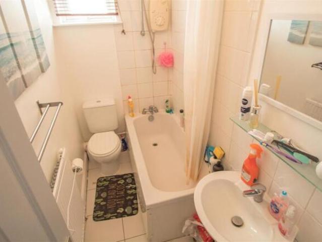 1 bedroom flat for rent in Trelawn Terrace Room 5, Headingley, Leeds, West Yorkshire, LS6