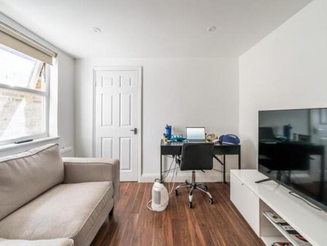 1 bedroom flat for rent in Trinity Road London SW17