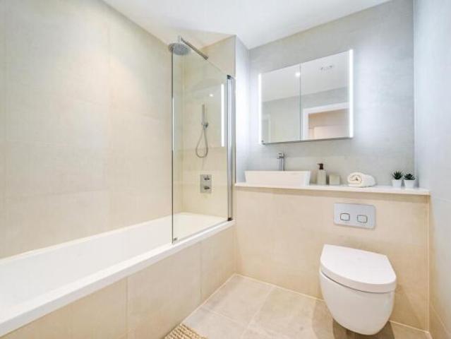 1 bedroom flat for rent in Twickenham Gateway, Bradshaw Close, Twickenham, TW1