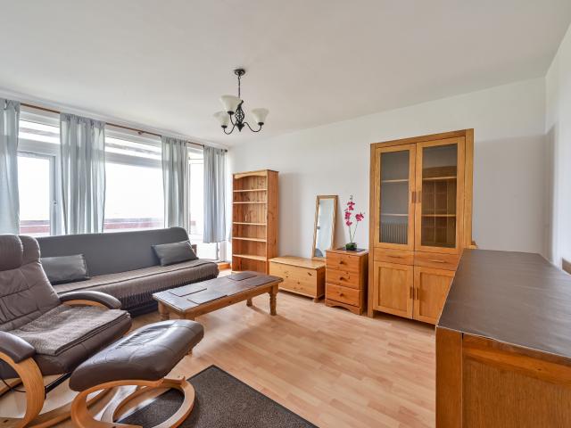 1 Bedroom Flat for Rent in Tunworth Crescent | Foxtons