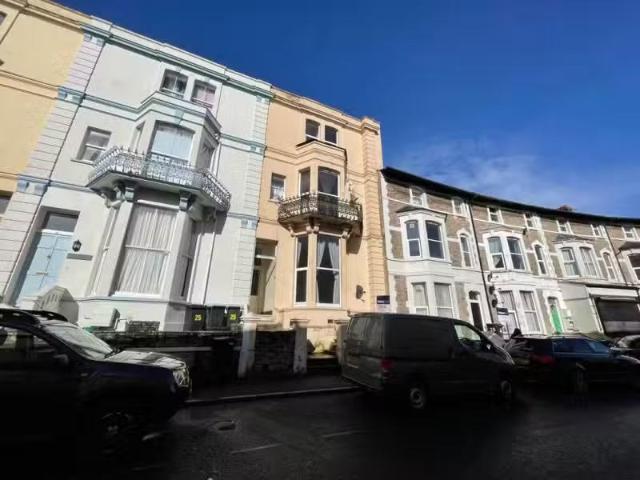 1 bedroom flat for rent in Upper Church Road, Weston super Mar.