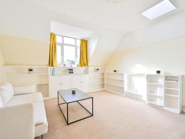 1 bedroom flat for rent in Upper Richmond Road, Barnes, London, SW15