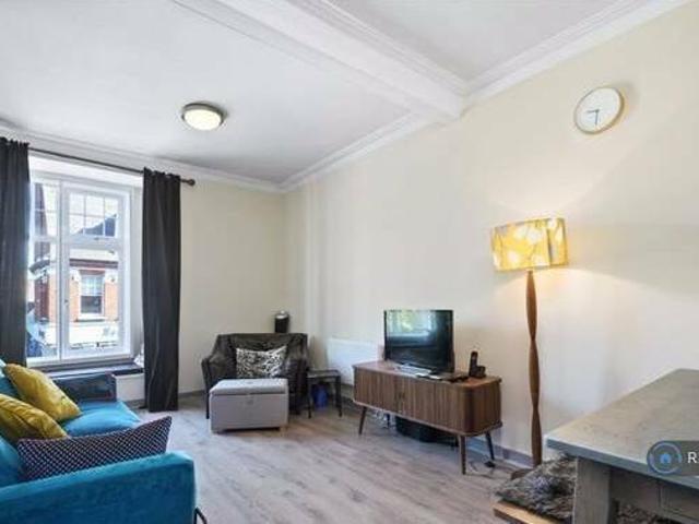 1 bedroom flat for rent in Upper Richmond Road West London SW14