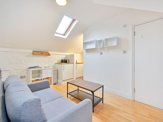1 Bedroom Flat for Rent in Uxbridge Road | Foxtons