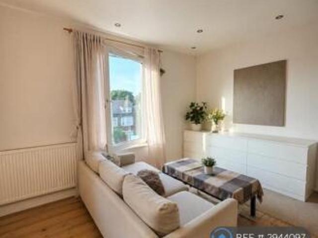 1 bedroom flat for rent in Uxbridge Road, London, W12