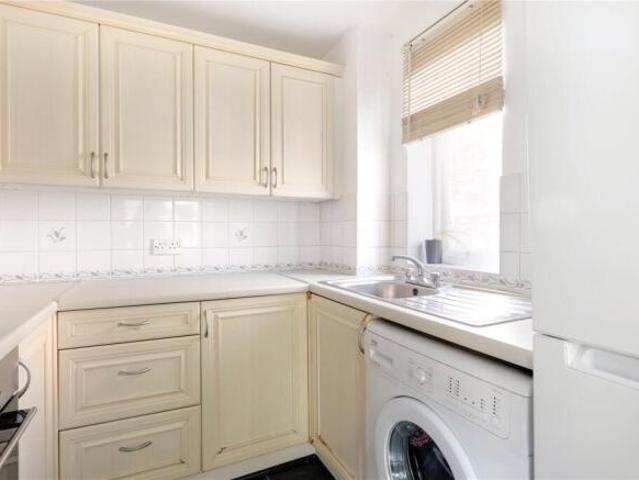 1 bedroom flat for rent in Victory Road, Wanstead, London, E11