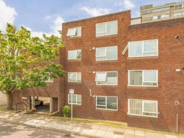 1 bedroom flat for rent in Victoria Villas, Richmond, TW9