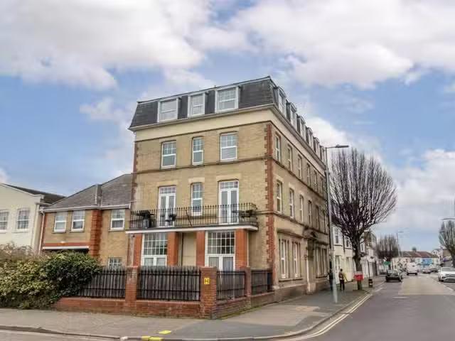 1 bedroom flat for rent in Victoria Heights, Carnarvon Road, C.