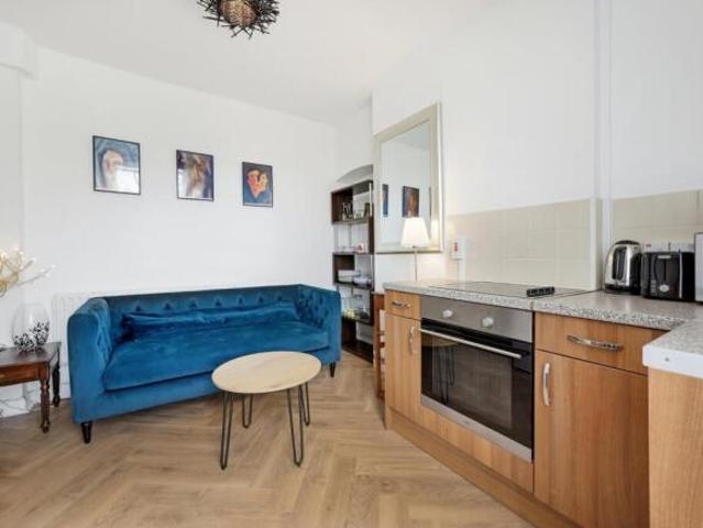 1 bedroom flat for rent in Victoria House, South Lambeth Road, SW8