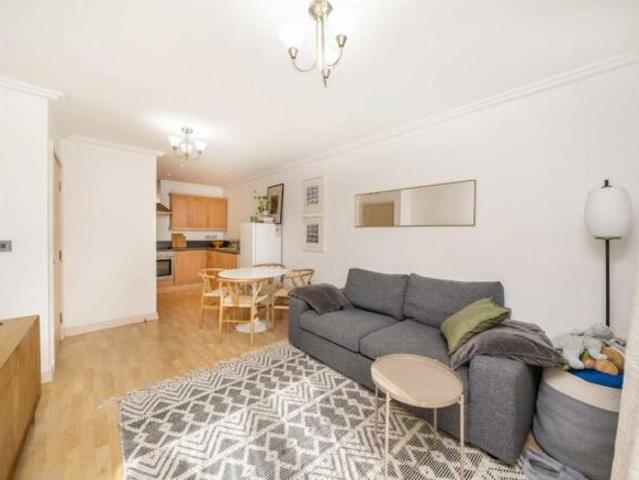 1 bedroom flat for rent in Victoria Road, North Acton, W3