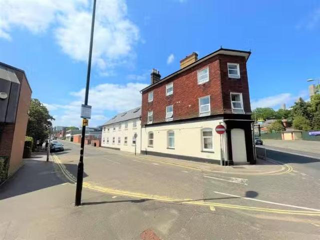 1 bedroom flat for rent in Victoria Road, Aldershot, GU11
