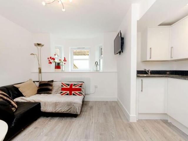 1 bedroom flat for rent in Victoria Road, Guildford, GU1