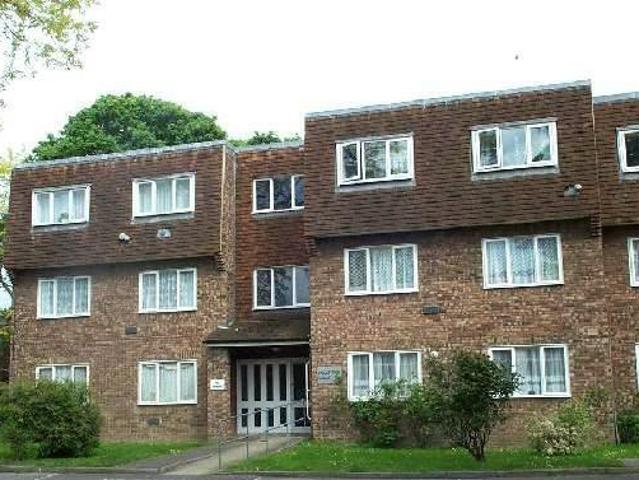 1 Bedroom Flat For Rent In Vicarage Farm Road