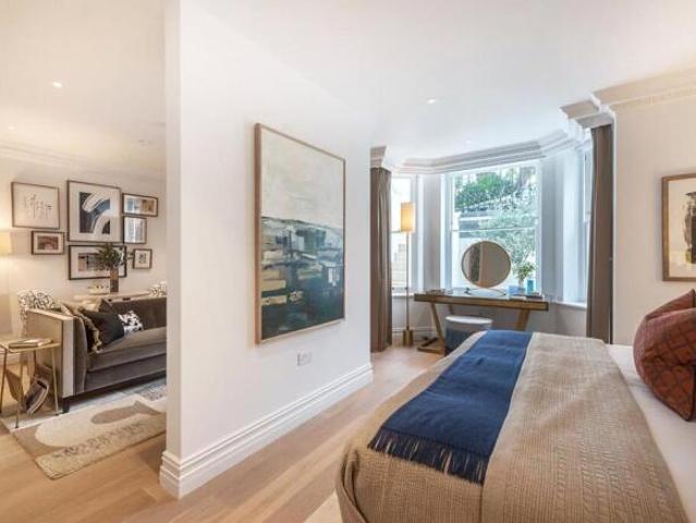 1 bedroom flat for rent in Vicarage Gate, Kensington, London, W8