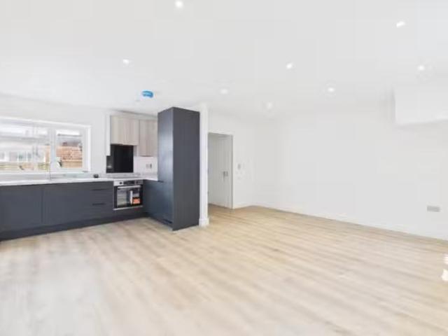 1 bedroom flat for rent in Vicarage Road, Blackwater, Camberle.