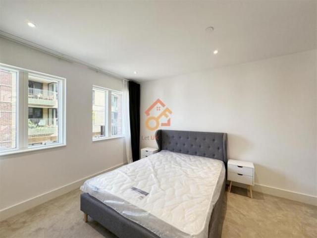 1 bedroom flat for rent in Viridis Apartments, 1 Monarch Square, London SW11