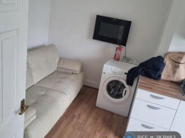 1 bedroom flat for rent in Vivian Place, Manchester, M14