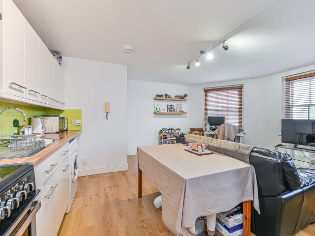 1 Bedroom Flat for Rent in Voltaire Road | Foxtons