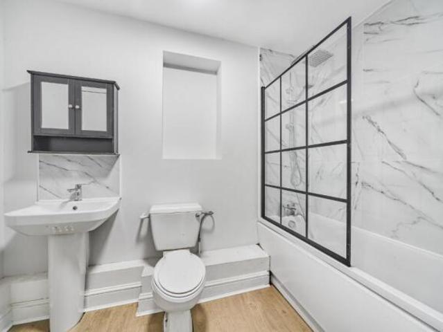 1 bedroom flat for rent in Wandsworth Road, London, SW8