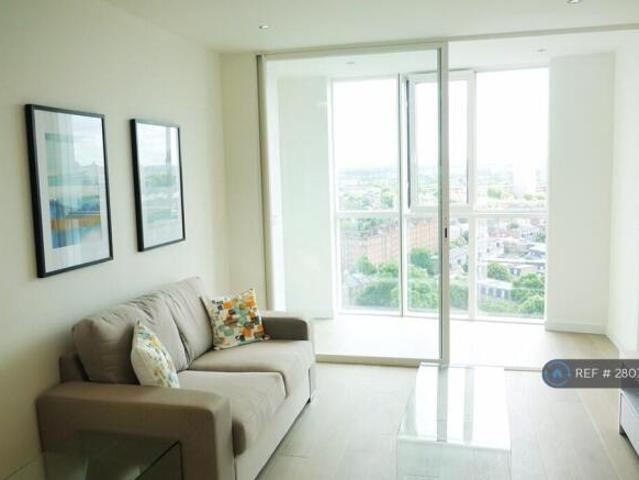 1 bedroom flat for rent in Wandsworth Road, London, SW8