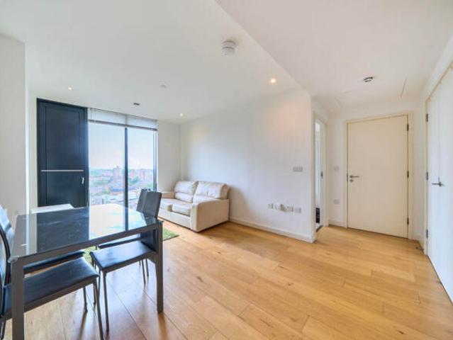 1 bedroom flat for rent in Walworth Road, Elephant and Castle, London, SE1