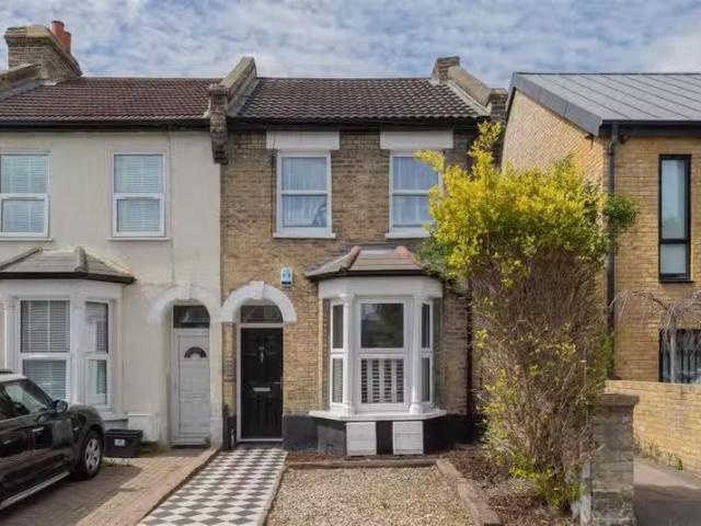 1 bedroom flat for rent in Walpole Road, South Woodford, E18