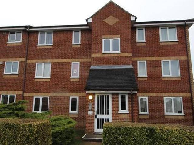 1 bedroom flat for rent in Walpole Road Slough SL1