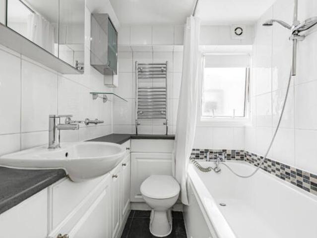 1 bedroom flat for rent in Warwick Gardens, Holland Park, London, W14