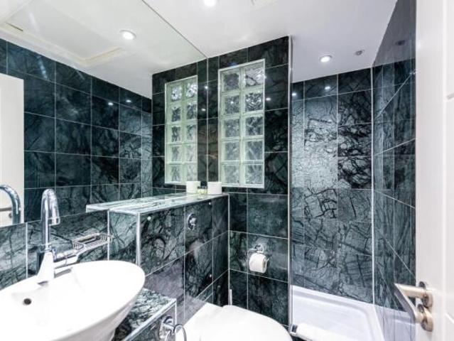 1 bedroom flat for rent in Warwick Road, Earls Court, London, SW5