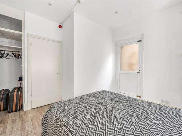 1 bedroom flat for rent in Warwick Road, SW5