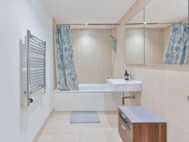 1 bedroom flat for rent in Warehouse Court, Woolwich, London, SE18
