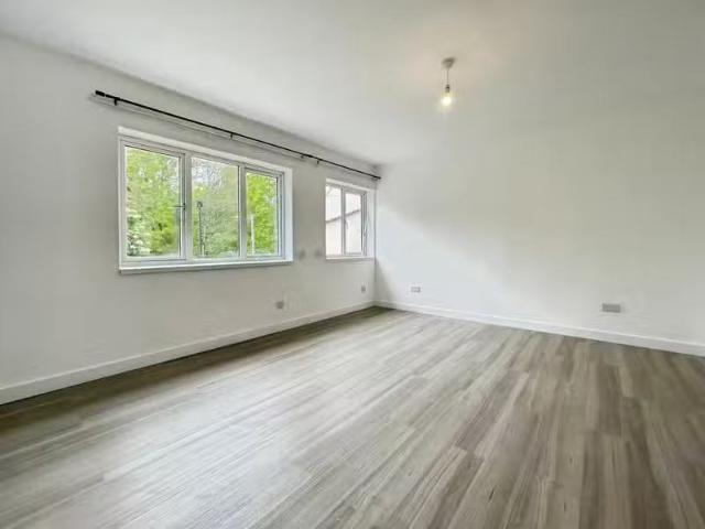 1 bedroom flat for rent in Waverly Road, St Albans, AL3