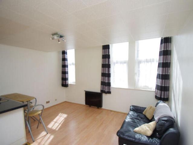 1 bedroom flat for rent in WD18, Watford, WD18