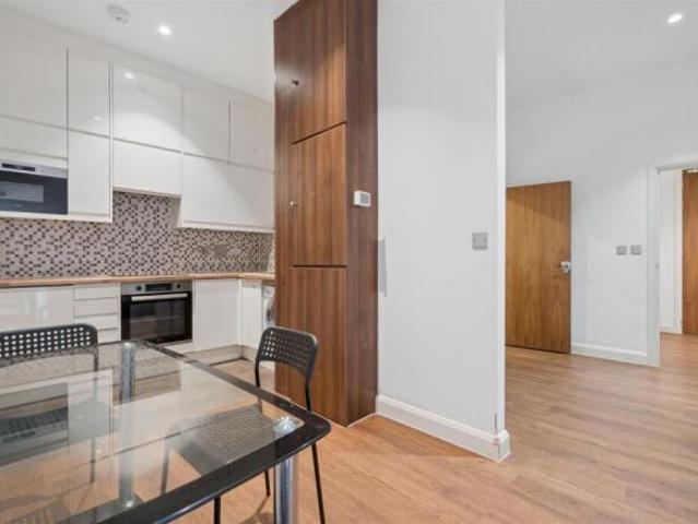 1 bedroom flat for rent in Weir Road, Wimbledon, SW19