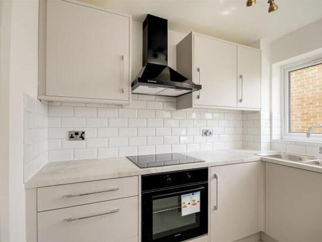 1 bedroom flat for rent in West Avenue, Worthing, BN11