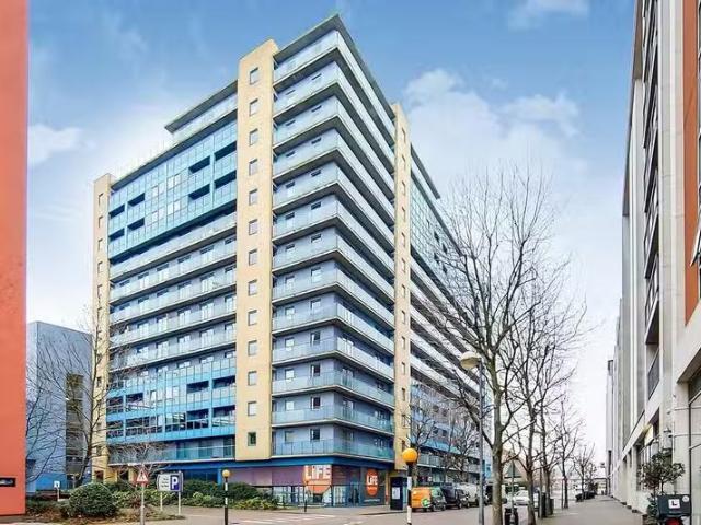 1 bedroom flat for rent in Westgate Apartments, Western Gatewa.