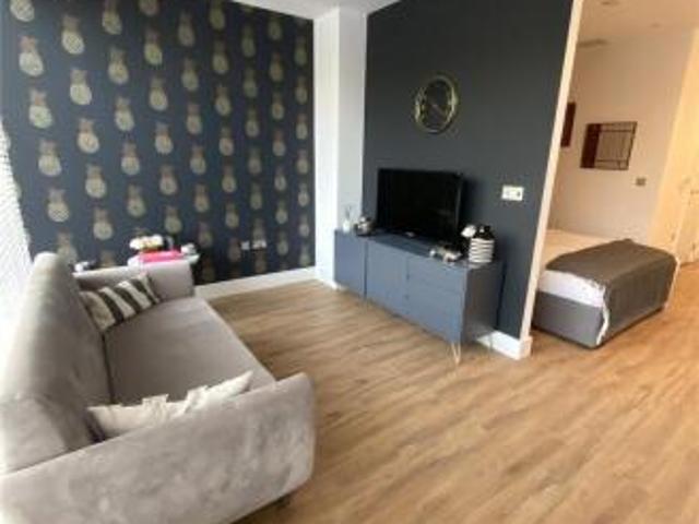1 bedroom flat for rent in Westgate House, Ealing, W5