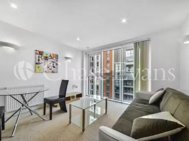 1 bedroom flat for rent in Western Gateway, Royal Docks, Londo.